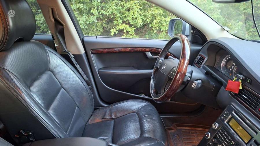 Pelēks Volvo XC70 2008 Viļņa, ar dzinēja tilpumu 2.40 L un nobraukumu 185 tūkst. km par 7350 €, foto 16 vietnē AUTOMOTO.COM.LV