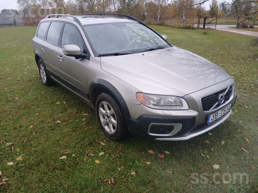 Grey Volvo XC70 2008 in Ogre, with an engine capacity of 2.40 L and mileage of 373 thousand km for 3600 €, photo 1 on AUTOMOTO.COM.LV
