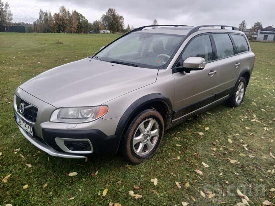 Grey Volvo XC70 2008 in Ogre, with an engine capacity of 2.40 L and mileage of 373 thousand km for 3600 €, photo 3 on AUTOMOTO.COM.LV