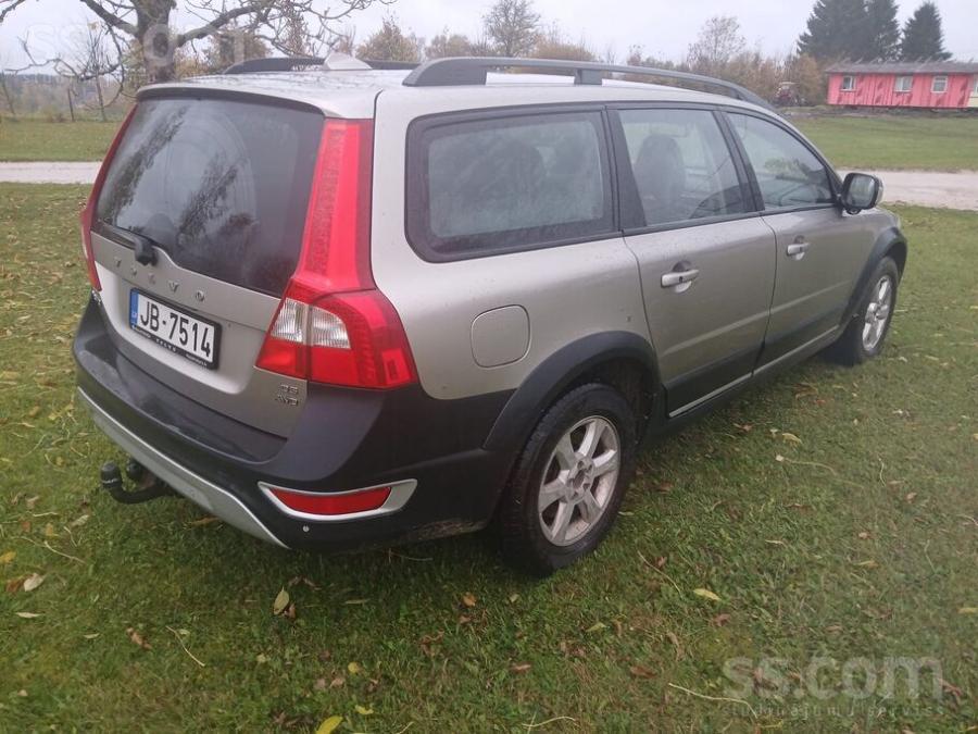 Grey Volvo XC70 2008 in Ogre, with an engine capacity of 2.40 L and mileage of 373 thousand km for 3600 €, photo 5 on AUTOMOTO.COM.LV