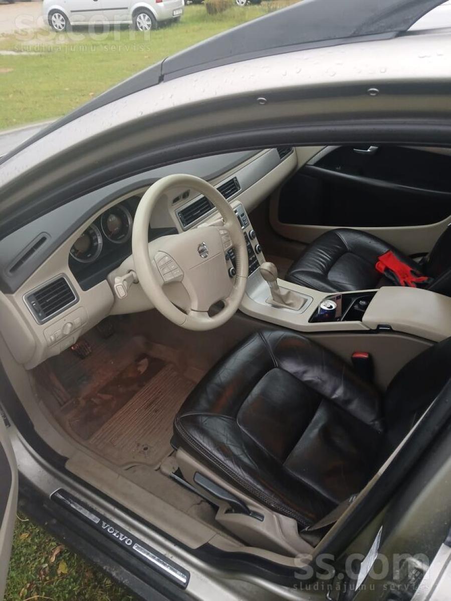 Grey Volvo XC70 2008 in Ogre, with an engine capacity of 2.40 L and mileage of 373 thousand km for 3600 €, photo 6 on AUTOMOTO.COM.LV
