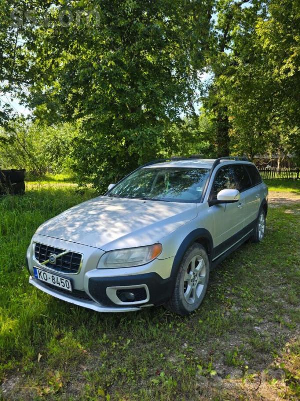 Grey Volvo XC70 2008 in Aizkraukle, with an engine capacity of 2.40 L and mileage of 518 thousand km for 3000 €, photo 1 on AUTOMOTO.COM.LV