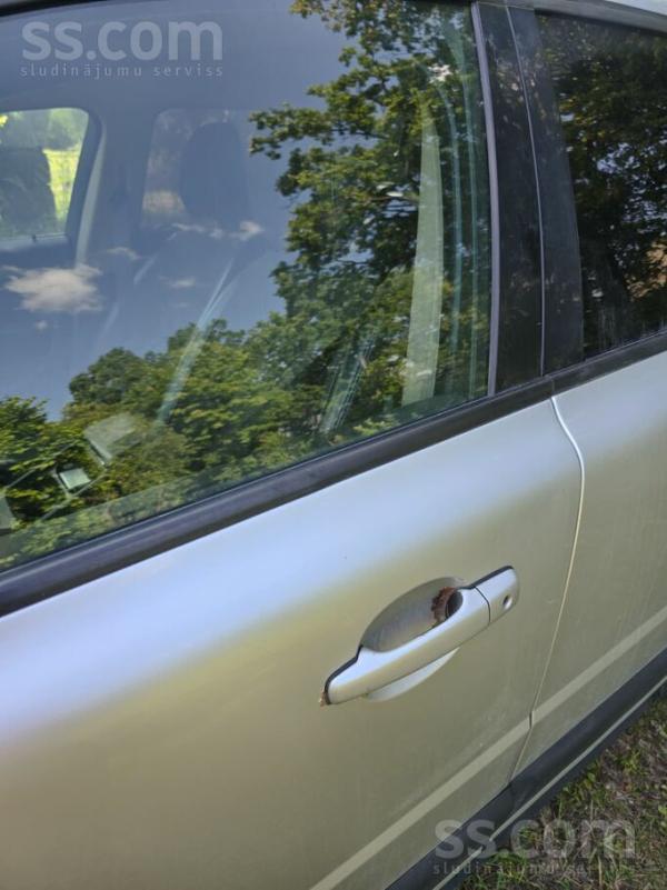 Grey Volvo XC70 2008 in Aizkraukle, with an engine capacity of 2.40 L and mileage of 518 thousand km for 3000 €, photo 3 on AUTOMOTO.COM.LV
