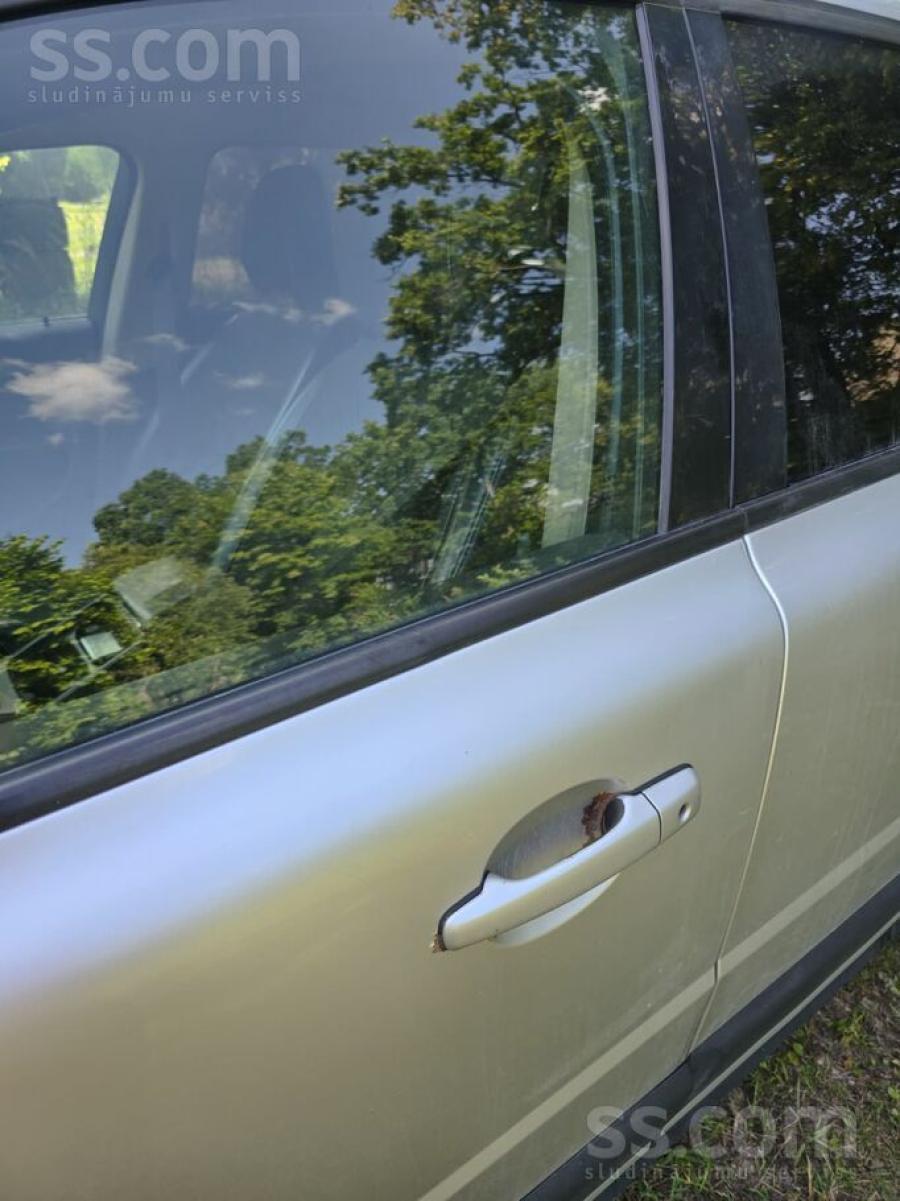 Grey Volvo XC70 2008 in Aizkraukle, with an engine capacity of 2.40 L and mileage of 518 thousand km for 3000 €, photo 3 on AUTOMOTO.COM.LV