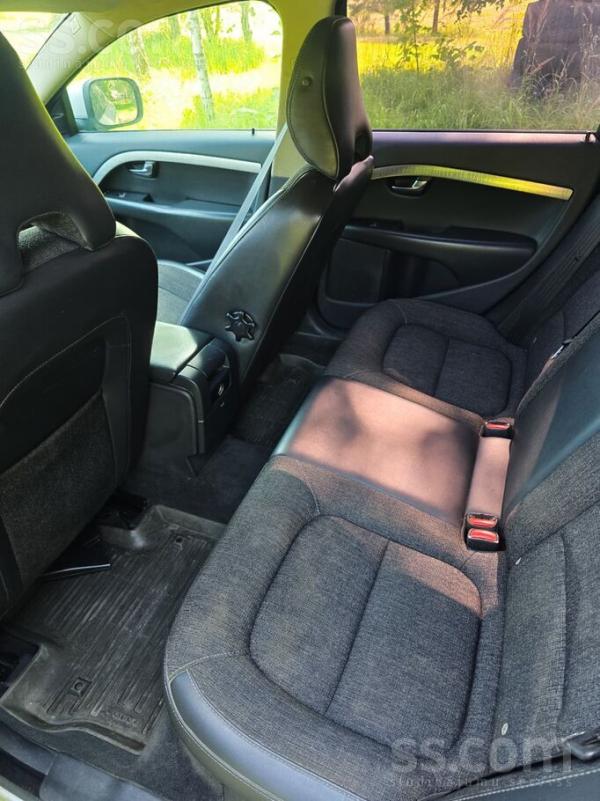 Grey Volvo XC70 2008 in Aizkraukle, with an engine capacity of 2.40 L and mileage of 518 thousand km for 3000 €, photo 8 on AUTOMOTO.COM.LV