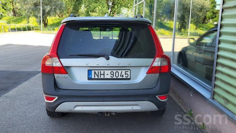 Grey Volvo XC70 2009 in Riga, with an engine capacity of 2.40 L and mileage of 194 thousand km for 4950 €, photo 10 on AUTOMOTO.COM.LV