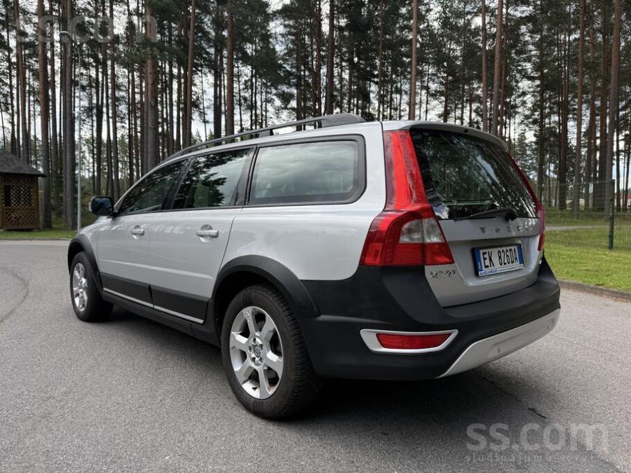 Grey Volvo XC70 2009 in Riga, with an engine capacity of 2.40 L and mileage of 342 thousand km for 5990 €, photo 1 on AUTOMOTO.COM.LV