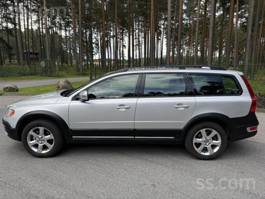 Grey Volvo XC70 2009 in Riga, with an engine capacity of 2.40 L and mileage of 342 thousand km for 5990 €, photo 2 on AUTOMOTO.COM.LV