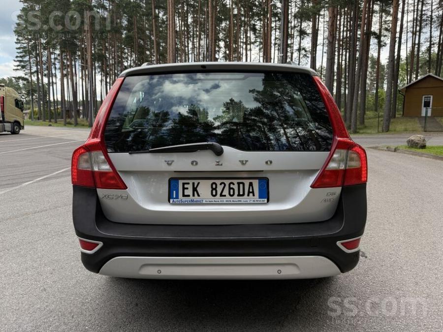 Grey Volvo XC70 2009 in Riga, with an engine capacity of 2.40 L and mileage of 342 thousand km for 5990 €, photo 4 on AUTOMOTO.COM.LV
