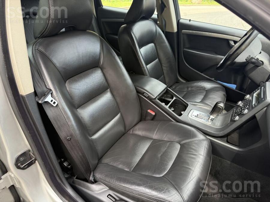 Grey Volvo XC70 2009 in Riga, with an engine capacity of 2.40 L and mileage of 342 thousand km for 5990 €, photo 20 on AUTOMOTO.COM.LV