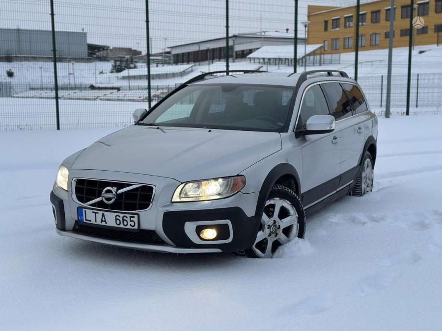 Grey Volvo XC70 2009 in Ukmerge, with an engine capacity of 2.40 L and mileage of 301 thousand km for 4550 €, photo 1 on AUTOMOTO.COM.LV