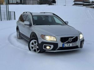 Grey Volvo XC70 2009 in Ukmerge, with an engine capacity of 2.40 L and mileage of 301 thousand km for 4550 €, photo 2 on AUTOMOTO.COM.LV