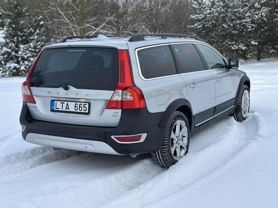 Grey Volvo XC70 2009 in Ukmerge, with an engine capacity of 2.40 L and mileage of 301 thousand km for 4550 €, photo 5 on AUTOMOTO.COM.LV