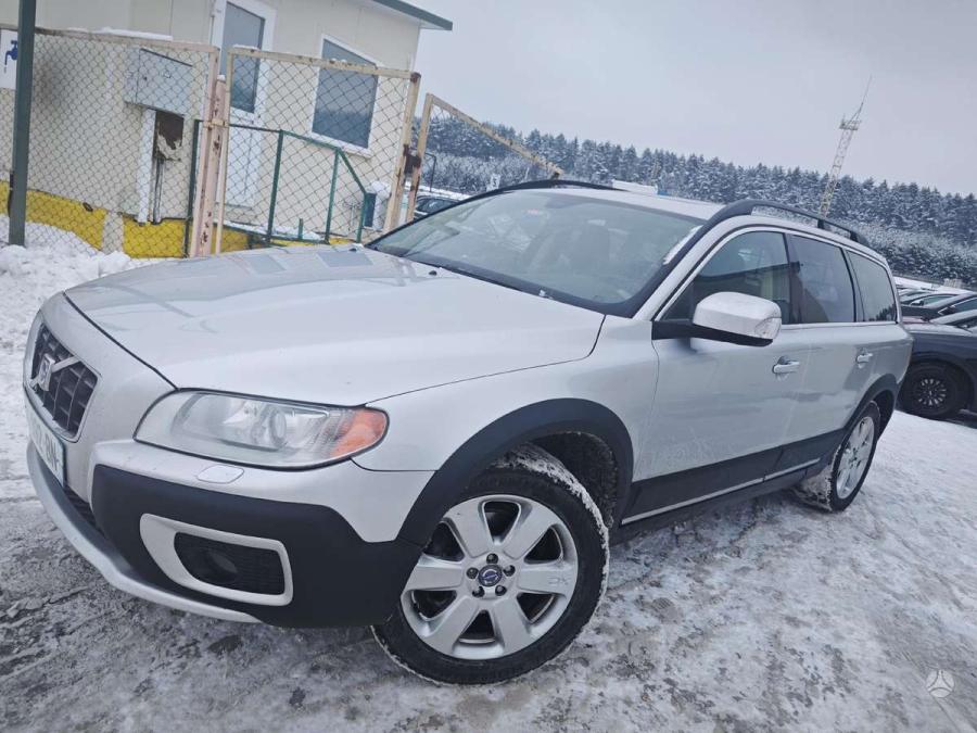 Grey Volvo XC70 2009 in Vilnius, with an engine capacity of 2.40 L and mileage of 254 thousand km for 6490 €, photo 1 on AUTOMOTO.COM.LV