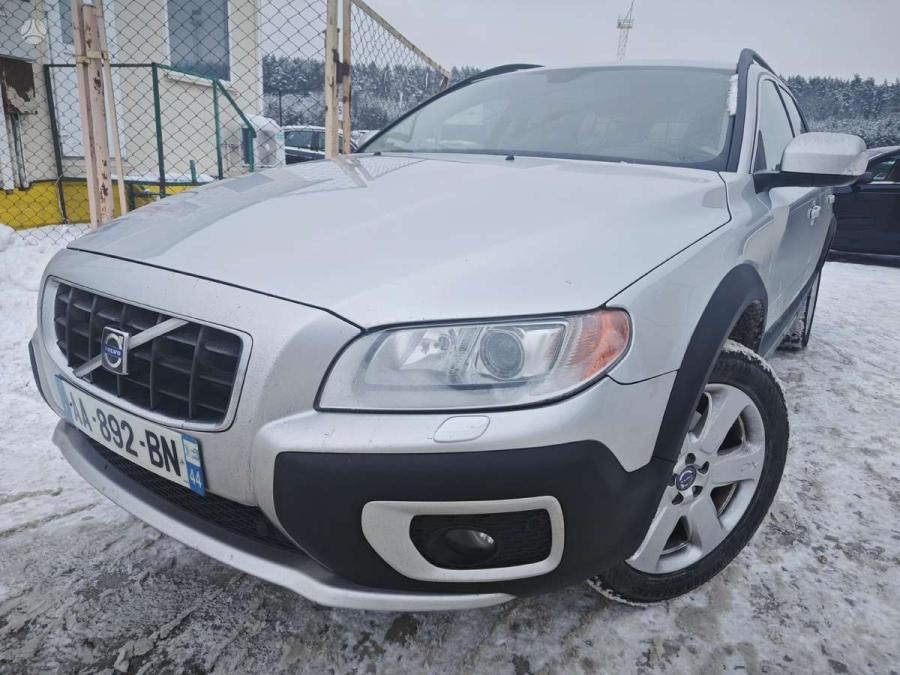 Grey Volvo XC70 2009 in Vilnius, with an engine capacity of 2.40 L and mileage of 254 thousand km for 6490 €, photo 2 on AUTOMOTO.COM.LV