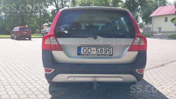 Pelēks Volvo XC70 2009 Alūksne, ar dzinēja tilpumu 2.40 L un nobraukumu 0 tūkst. km par 3900 €, foto 7 vietnē AUTOMOTO.COM.LV
