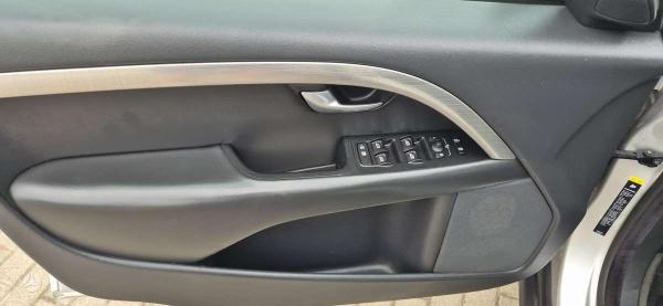 Pelēks Volvo XC70 2009 Marijampole, ar dzinēja tilpumu 2.40 L un nobraukumu 275 tūkst. km par 4450 €, foto 9 vietnē AUTOMOTO.COM.LV