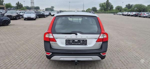 Grey Volvo XC70 2009 in Marijampole, with an engine capacity of 2.40 L and mileage of 275 thousand km for 4450 €, photo 7 on AUTOMOTO.COM.LV