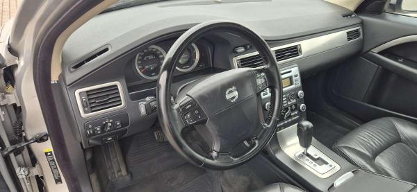 Pelēks Volvo XC70 2009 Marijampole, ar dzinēja tilpumu 2.40 L un nobraukumu 275 tūkst. km par 4450 €, foto 10 vietnē AUTOMOTO.COM.LV
