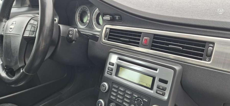 Серый Вольво ХС70 2009 в Мариямполе, объемом двигателя 2.40 л и пробегом 275 тыс. км за 4450 €, фото 25 на AUTOMOTO.COM.LV