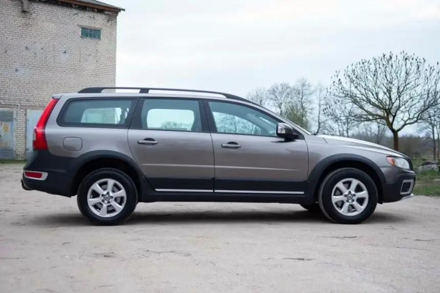 Серый Вольво ХС70 2009 в Гробиня, объемом двигателя 2.40 л и пробегом 247 тыс. км за 8700 €, фото 8 на AUTOMOTO.COM.LV