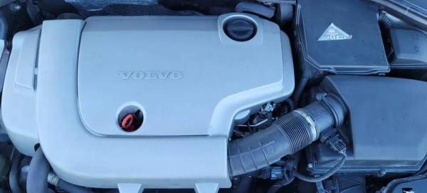 Grey Volvo XC70 2009 in Riga, with an engine capacity of 2.40 L and mileage of 299 thousand km for 5900 €, photo 9 on AUTOMOTO.COM.LV