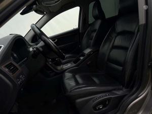 Grey Volvo XC70 2009 in Vilnius, with an engine capacity of 2.40 L and mileage of 296 thousand km for 6890 €, photo 11 on AUTOMOTO.COM.LV