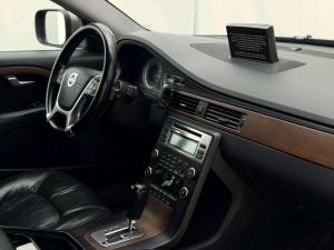 Grey Volvo XC70 2009 in Vilnius, with an engine capacity of 2.40 L and mileage of 296 thousand km for 6890 €, photo 17 on AUTOMOTO.COM.LV