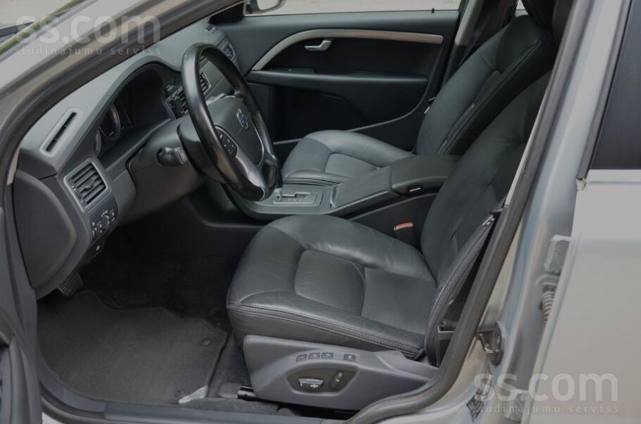Pelēks Volvo XC70 2009 Rīga, ar dzinēja tilpumu 2.40 L un nobraukumu 279 tūkst. km par 7790 €, foto 12 vietnē AUTOMOTO.COM.LV