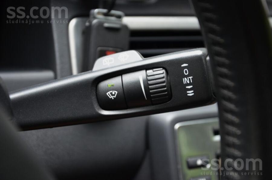 Pelēks Volvo XC70 2009 Rīga, ar dzinēja tilpumu 2.40 L un nobraukumu 279 tūkst. km par 7790 €, foto 22 vietnē AUTOMOTO.COM.LV