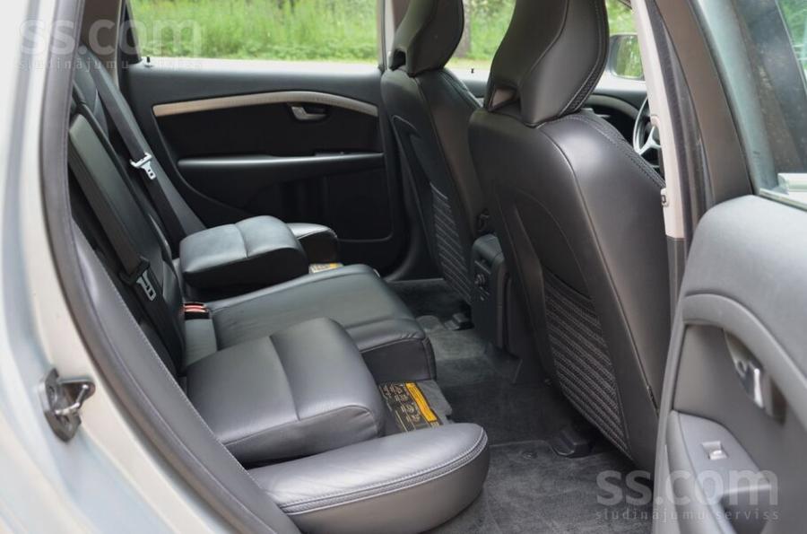 Pelēks Volvo XC70 2009 Rīga, ar dzinēja tilpumu 2.40 L un nobraukumu 279 tūkst. km par 7790 €, foto 27 vietnē AUTOMOTO.COM.LV