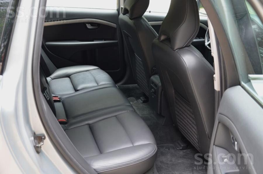 Pelēks Volvo XC70 2009 Rīga, ar dzinēja tilpumu 2.40 L un nobraukumu 279 tūkst. km par 7790 €, foto 28 vietnē AUTOMOTO.COM.LV