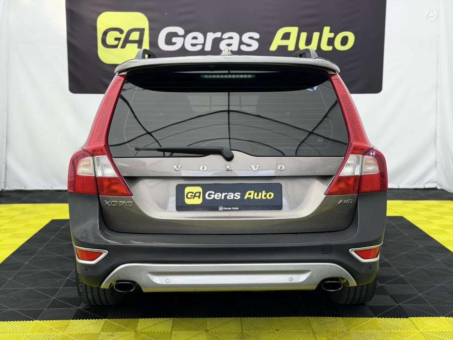 Grey Volvo XC70 2009 in Vilnius, with an engine capacity of 2.40 L and mileage of 296 thousand km for 6890 €, photo 6 on AUTOMOTO.COM.LV
