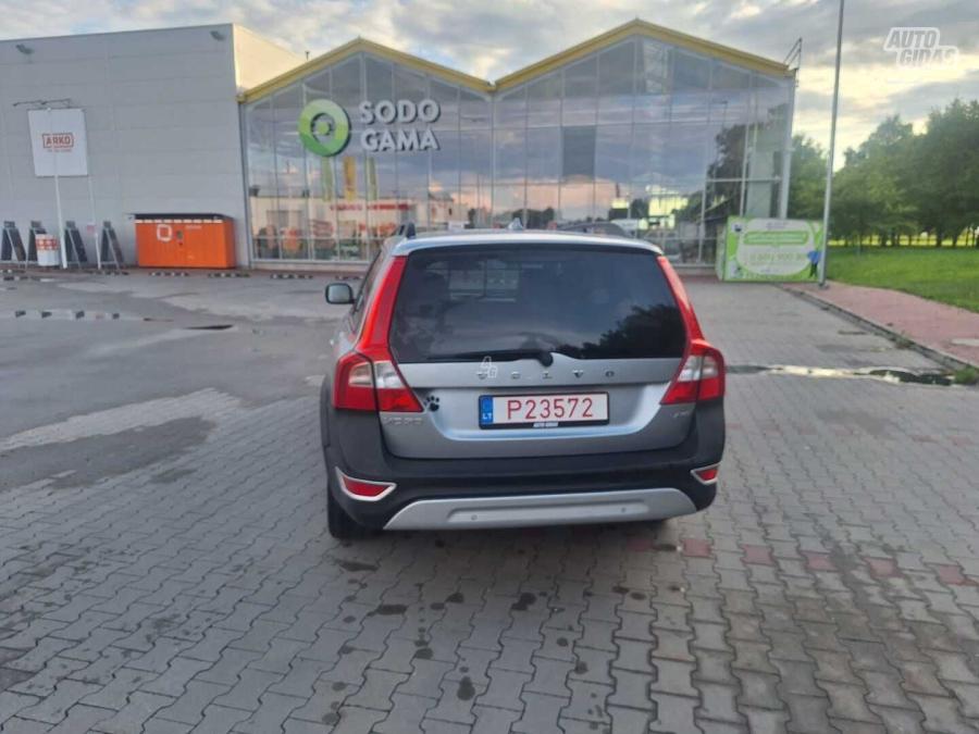 Grey Volvo XC70 2009 in Kedainiai, with an engine capacity of 2.40 L and mileage of 293 thousand km for 4200 €, photo 8 on AUTOMOTO.COM.LV