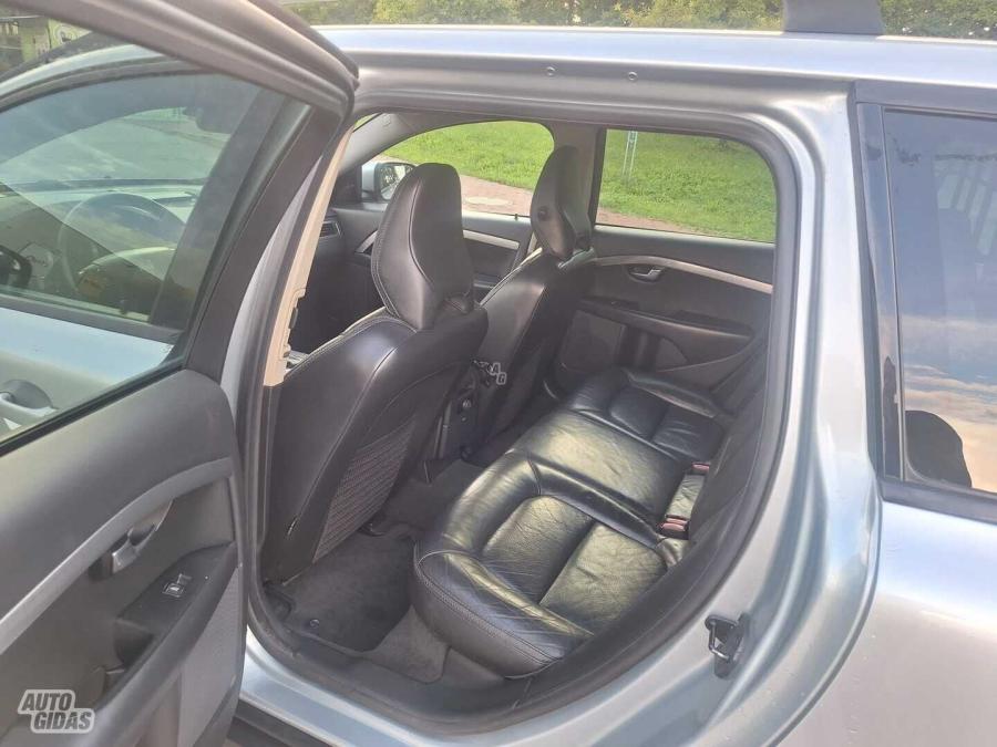 Grey Volvo XC70 2009 in Kedainiai, with an engine capacity of 2.40 L and mileage of 293 thousand km for 4200 €, photo 15 on AUTOMOTO.COM.LV