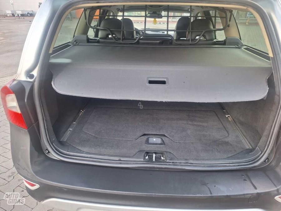 Grey Volvo XC70 2009 in Kedainiai, with an engine capacity of 2.40 L and mileage of 293 thousand km for 4200 €, photo 17 on AUTOMOTO.COM.LV