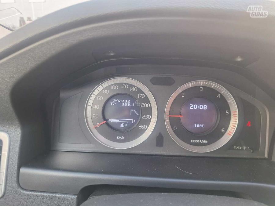Grey Volvo XC70 2009 in Kedainiai, with an engine capacity of 2.40 L and mileage of 293 thousand km for 4200 €, photo 22 on AUTOMOTO.COM.LV