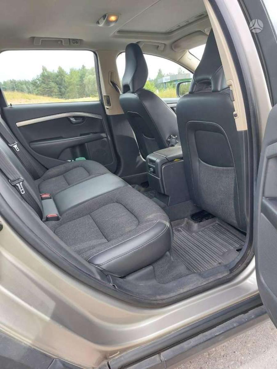 Pelēks Volvo XC70 2009 Ignalina, ar dzinēja tilpumu 2.40 L un nobraukumu 261 tūkst. km par 6490 €, foto 11 vietnē AUTOMOTO.COM.LV
