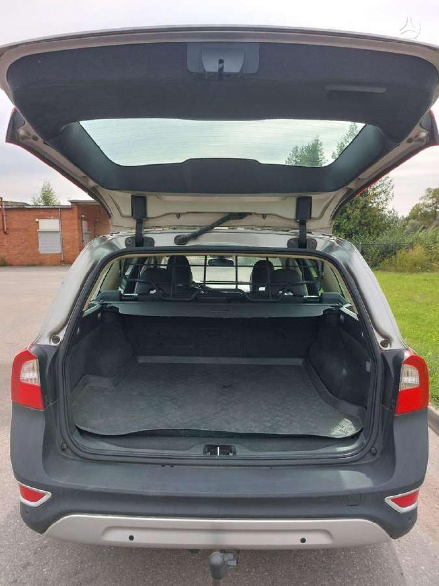 Pelēks Volvo XC70 2009 Ignalina, ar dzinēja tilpumu 2.40 L un nobraukumu 261 tūkst. km par 6490 €, foto 14 vietnē AUTOMOTO.COM.LV