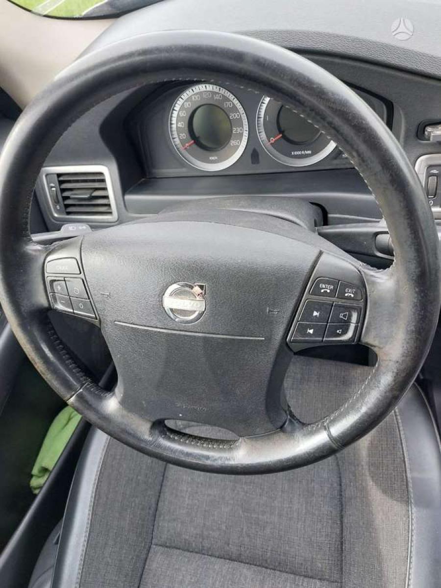Pelēks Volvo XC70 2009 Ignalina, ar dzinēja tilpumu 2.40 L un nobraukumu 261 tūkst. km par 6490 €, foto 16 vietnē AUTOMOTO.COM.LV