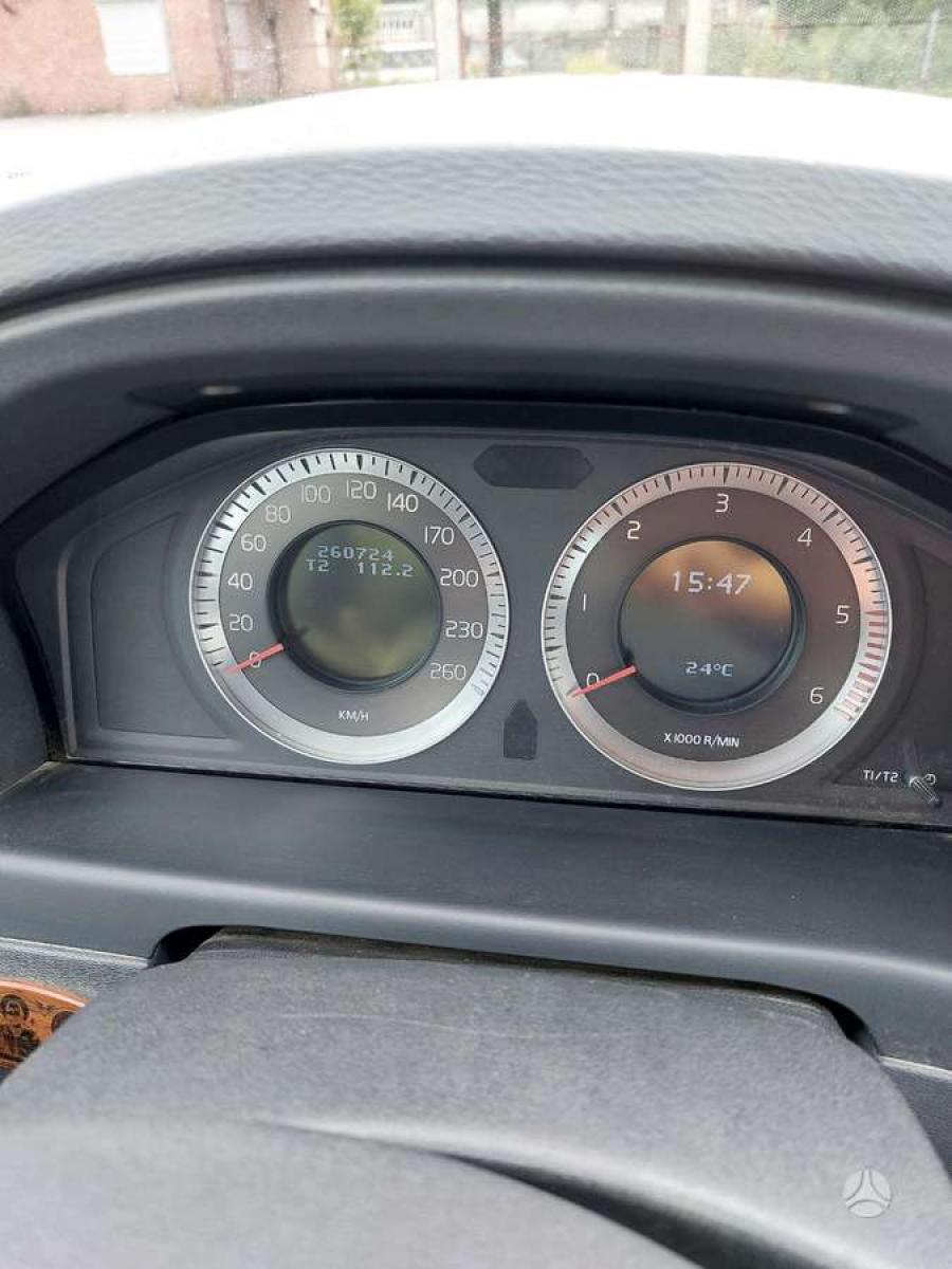 Pelēks Volvo XC70 2009 Ignalina, ar dzinēja tilpumu 2.40 L un nobraukumu 261 tūkst. km par 6490 €, foto 19 vietnē AUTOMOTO.COM.LV