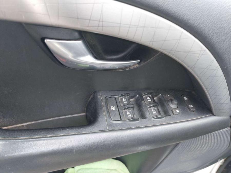 Pelēks Volvo XC70 2009 Ignalina, ar dzinēja tilpumu 2.40 L un nobraukumu 261 tūkst. km par 6490 €, foto 24 vietnē AUTOMOTO.COM.LV