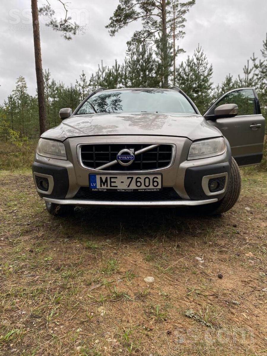 Grey Volvo XC70 2009 in Kraslava, with an engine capacity of 2.40 L and mileage of 360 thousand km for 5500 €, photo 1 on AUTOMOTO.COM.LV