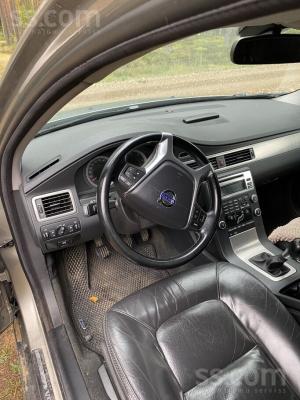 Grey Volvo XC70 2009 in Kraslava, with an engine capacity of 2.40 L and mileage of 360 thousand km for 5500 €, photo 4 on AUTOMOTO.COM.LV