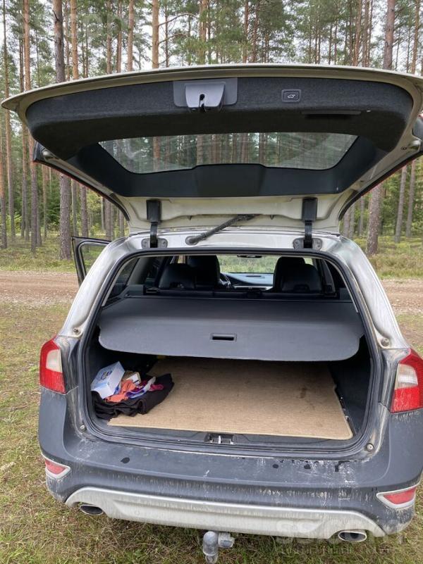 Grey Volvo XC70 2009 in Kraslava, with an engine capacity of 2.40 L and mileage of 360 thousand km for 5500 €, photo 5 on AUTOMOTO.COM.LV