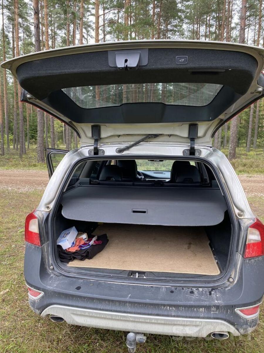 Grey Volvo XC70 2009 in Kraslava, with an engine capacity of 2.40 L and mileage of 360 thousand km for 5500 €, photo 5 on AUTOMOTO.COM.LV