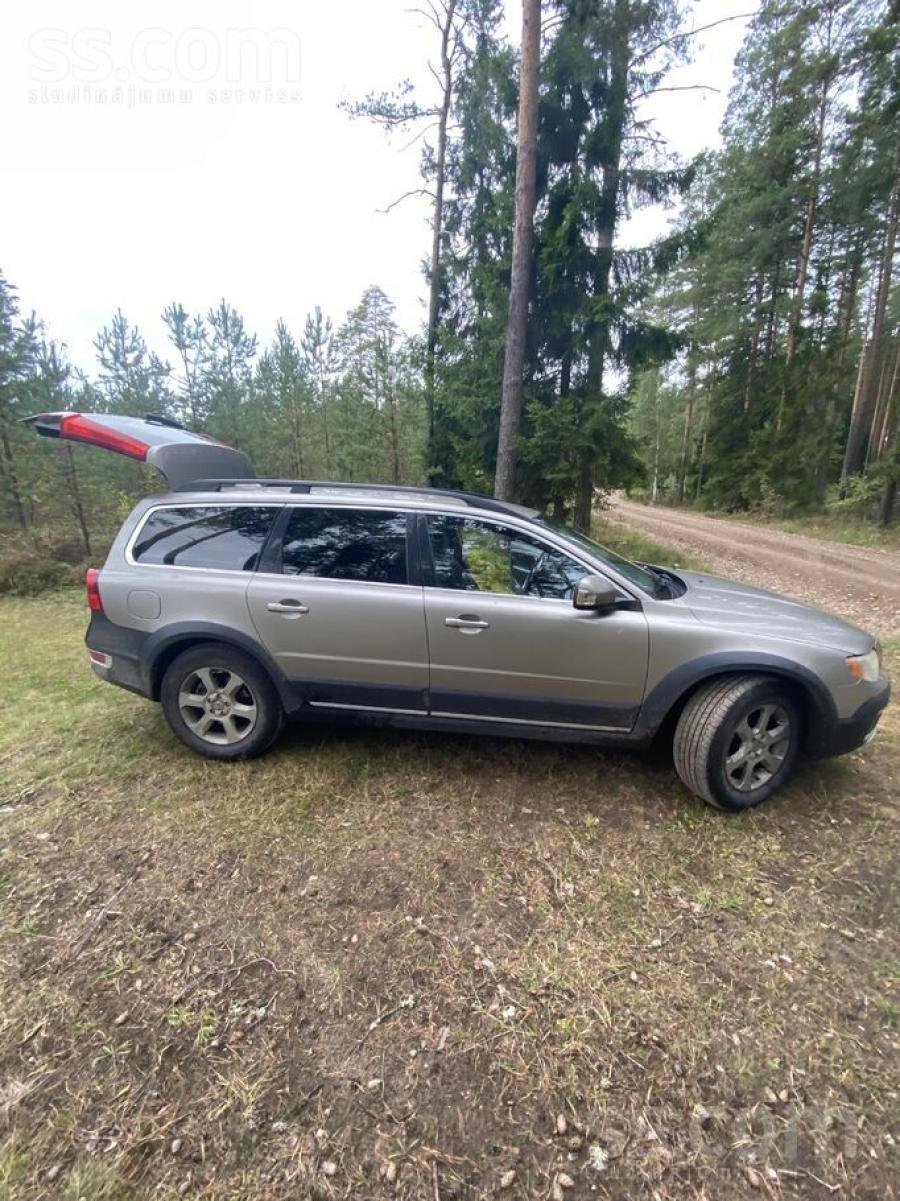 Grey Volvo XC70 2009 in Kraslava, with an engine capacity of 2.40 L and mileage of 360 thousand km for 5500 €, photo 6 on AUTOMOTO.COM.LV