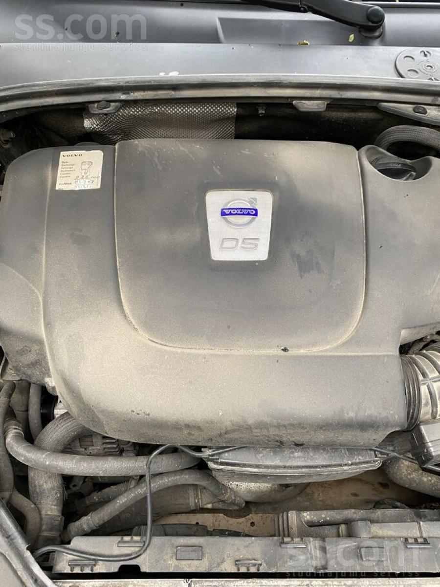 Grey Volvo XC70 2009 in Kraslava, with an engine capacity of 2.40 L and mileage of 360 thousand km for 5500 €, photo 10 on AUTOMOTO.COM.LV
