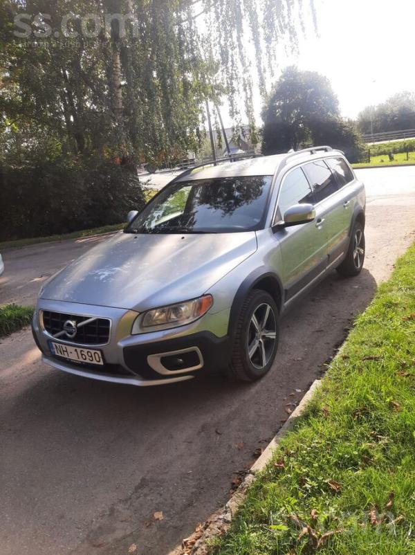 Grey Volvo XC70 2009 in Bauska, with an engine capacity of 2.40 L and mileage of 290 thousand km for 4200 €, photo 3 on AUTOMOTO.COM.LV