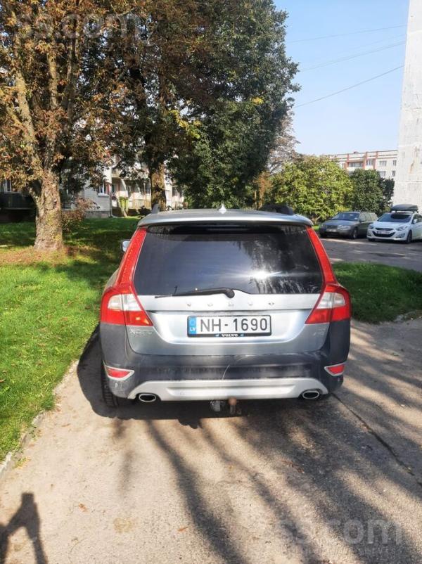 Grey Volvo XC70 2009 in Bauska, with an engine capacity of 2.40 L and mileage of 290 thousand km for 4200 €, photo 4 on AUTOMOTO.COM.LV
